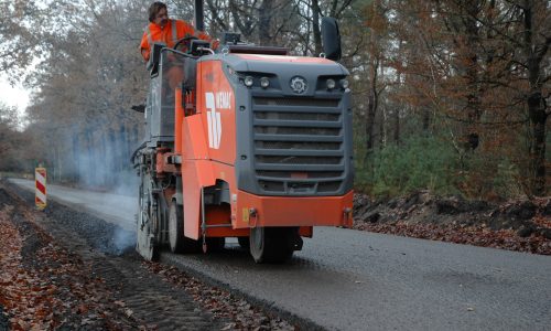 Asfaltfrees huren bij WEMAC - Verhuur gespecialiseerde wegenbouwmachines